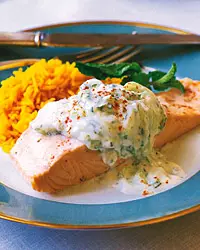 Salmon Rebus dengan Timun Raita