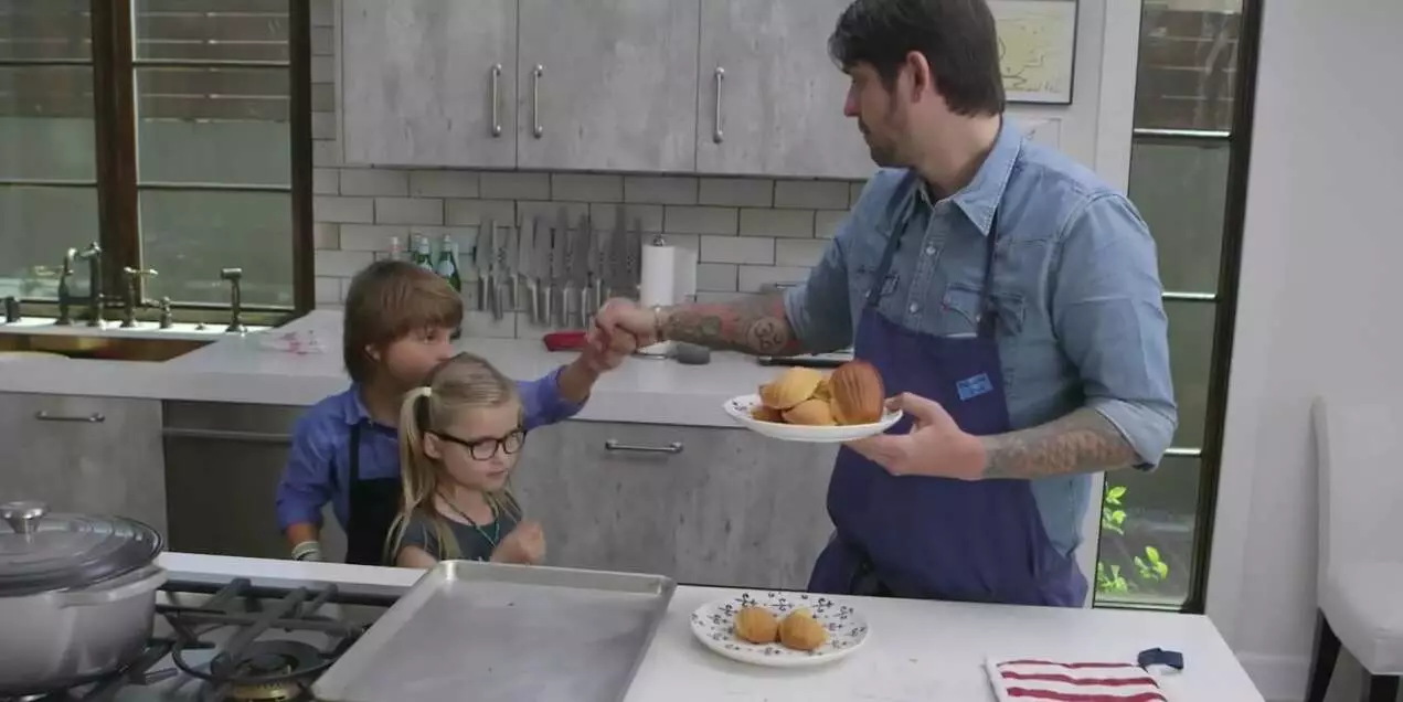 Լյուդո Լեֆեվրը և որդին սովորեցնում են ձեզ թխել նարնջագույն մադլեններ