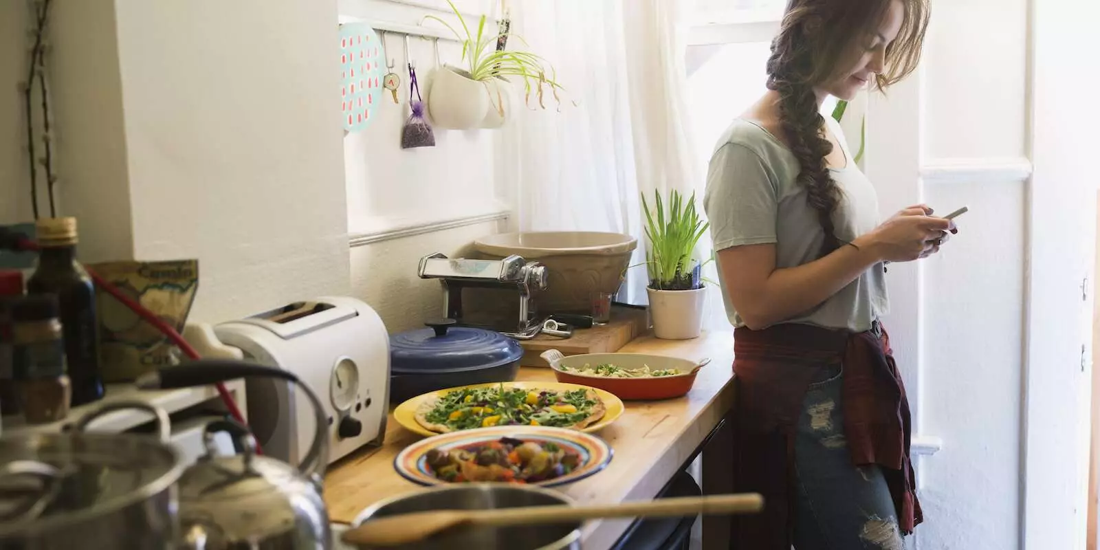 College Student erstellt hausgekacht Iessen App No der Middegkeet vun der Pizza