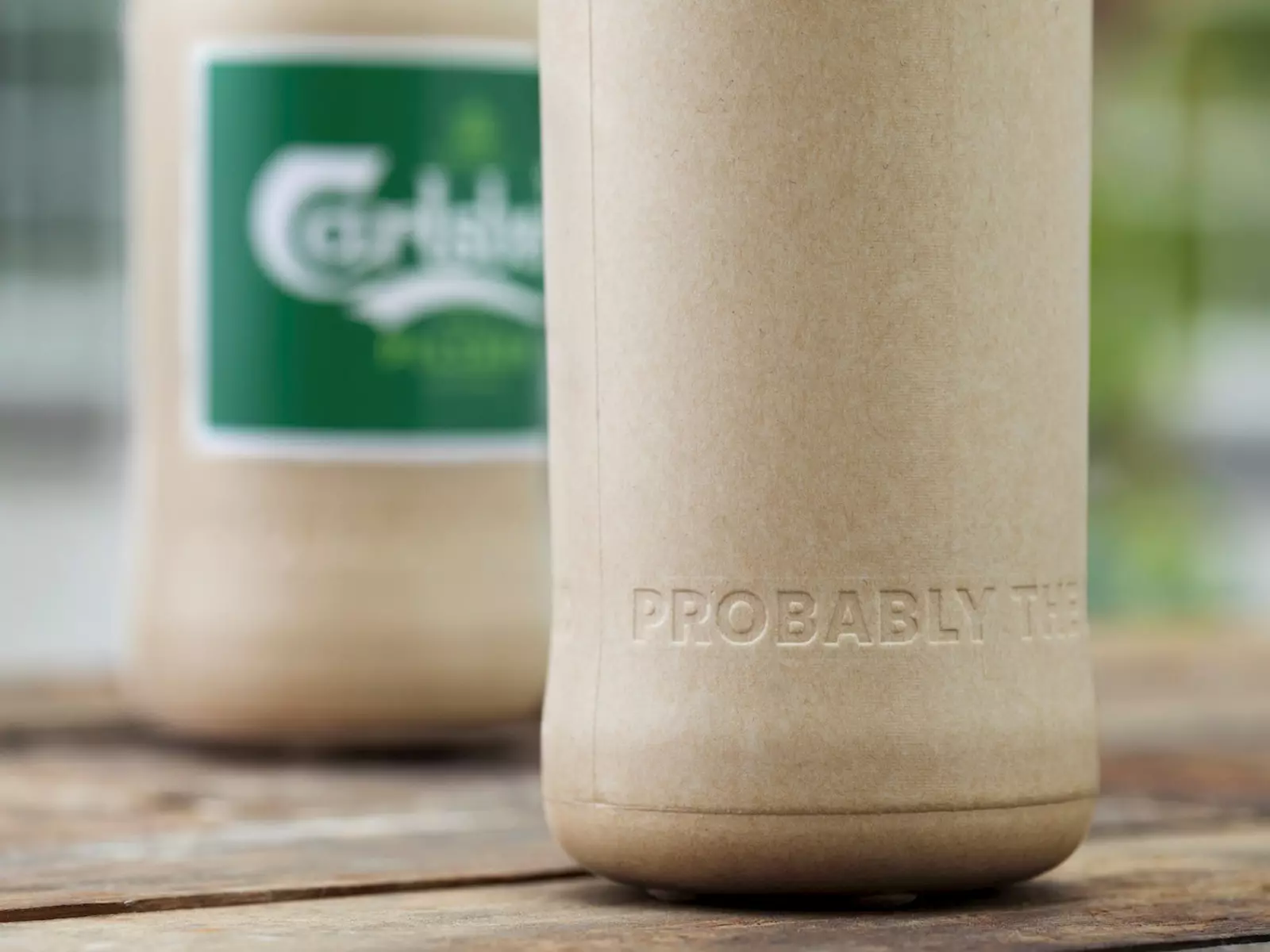 Prototipo de botella de cervexa de papel Carlsberg