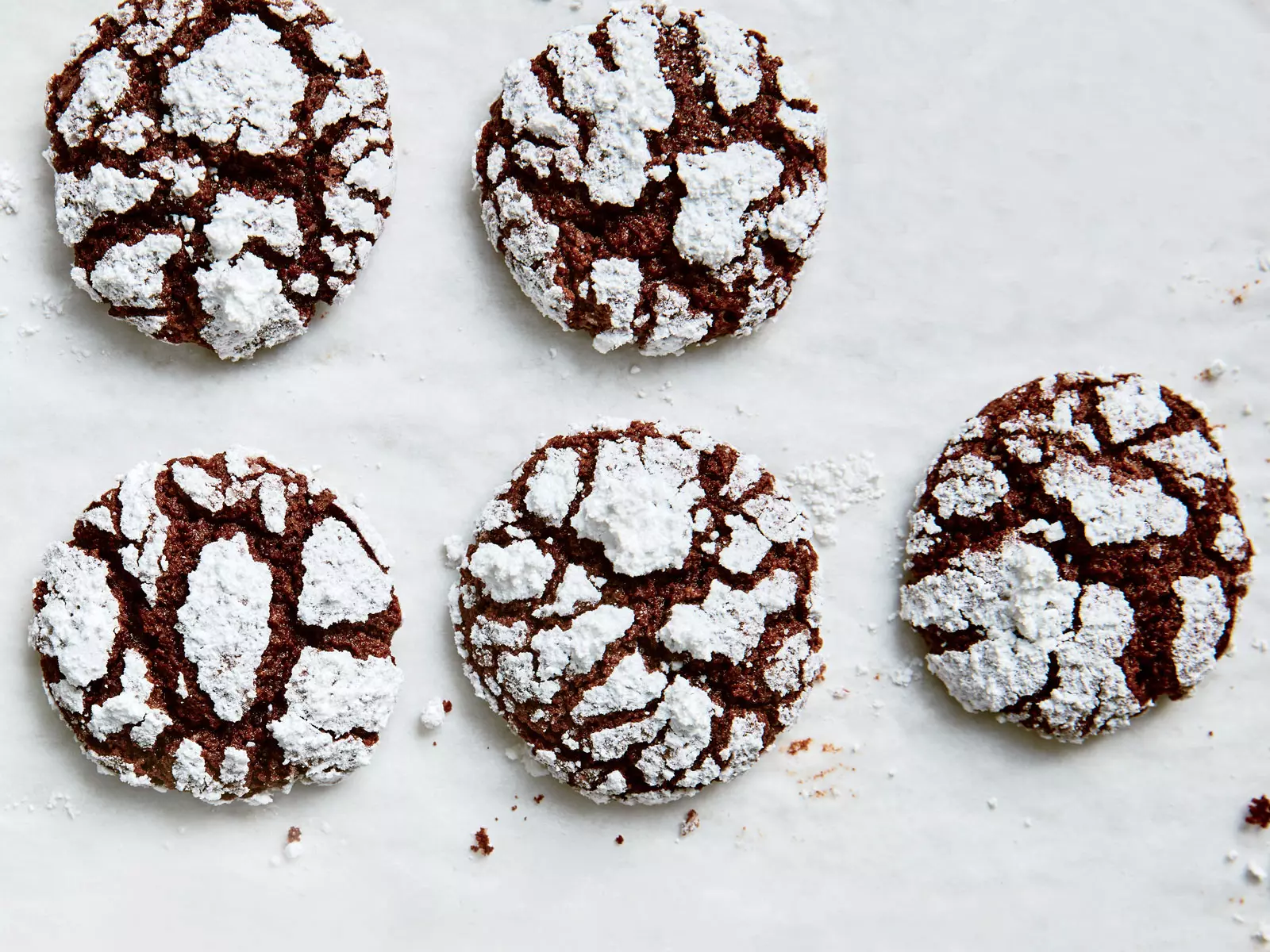 شاكىلات Pretzel Crinkle Cookies