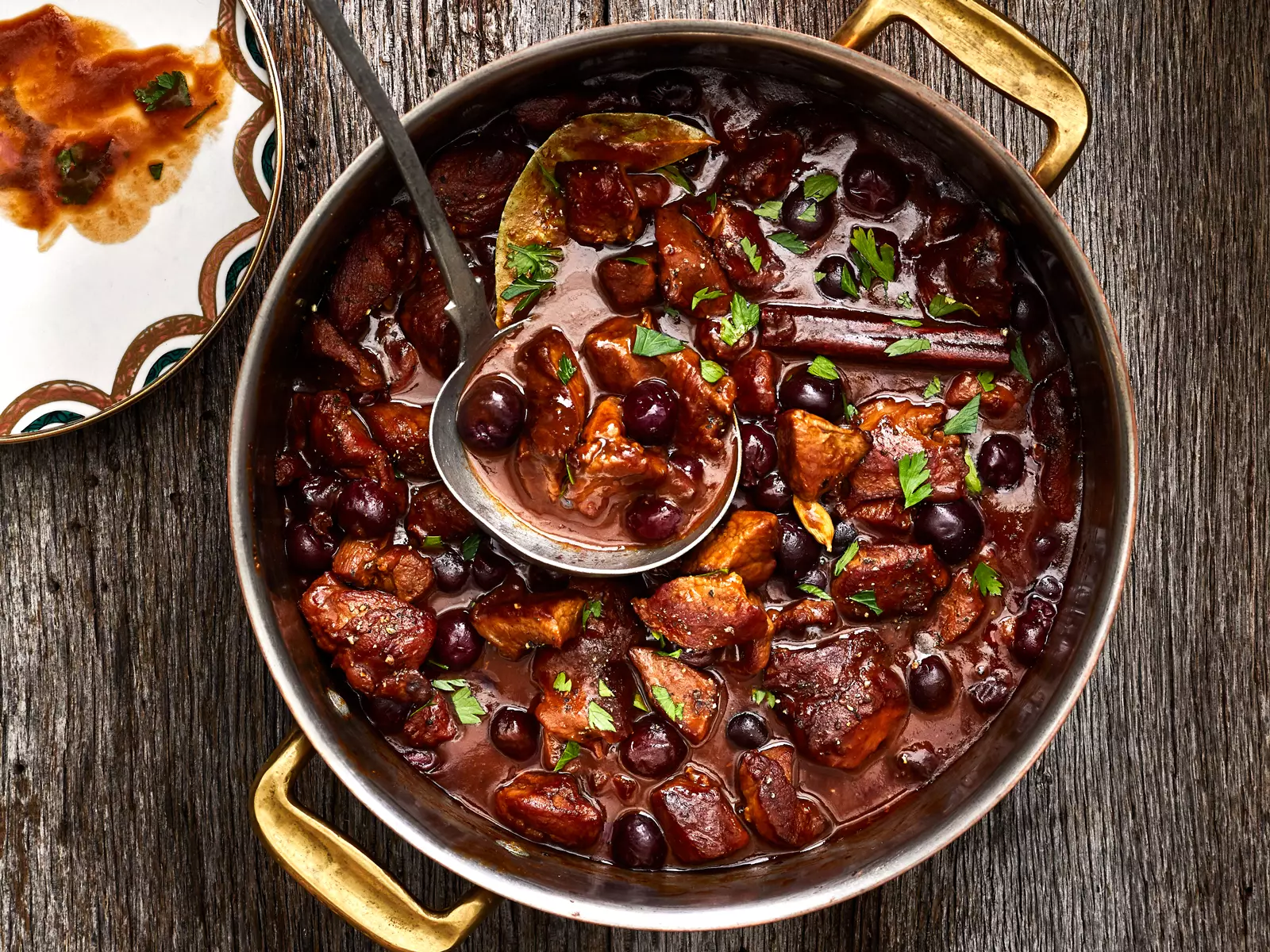 تنور-braised-veal-stew-with-black-pepper-and-cherrie-FT-RECIPE0120.jpg