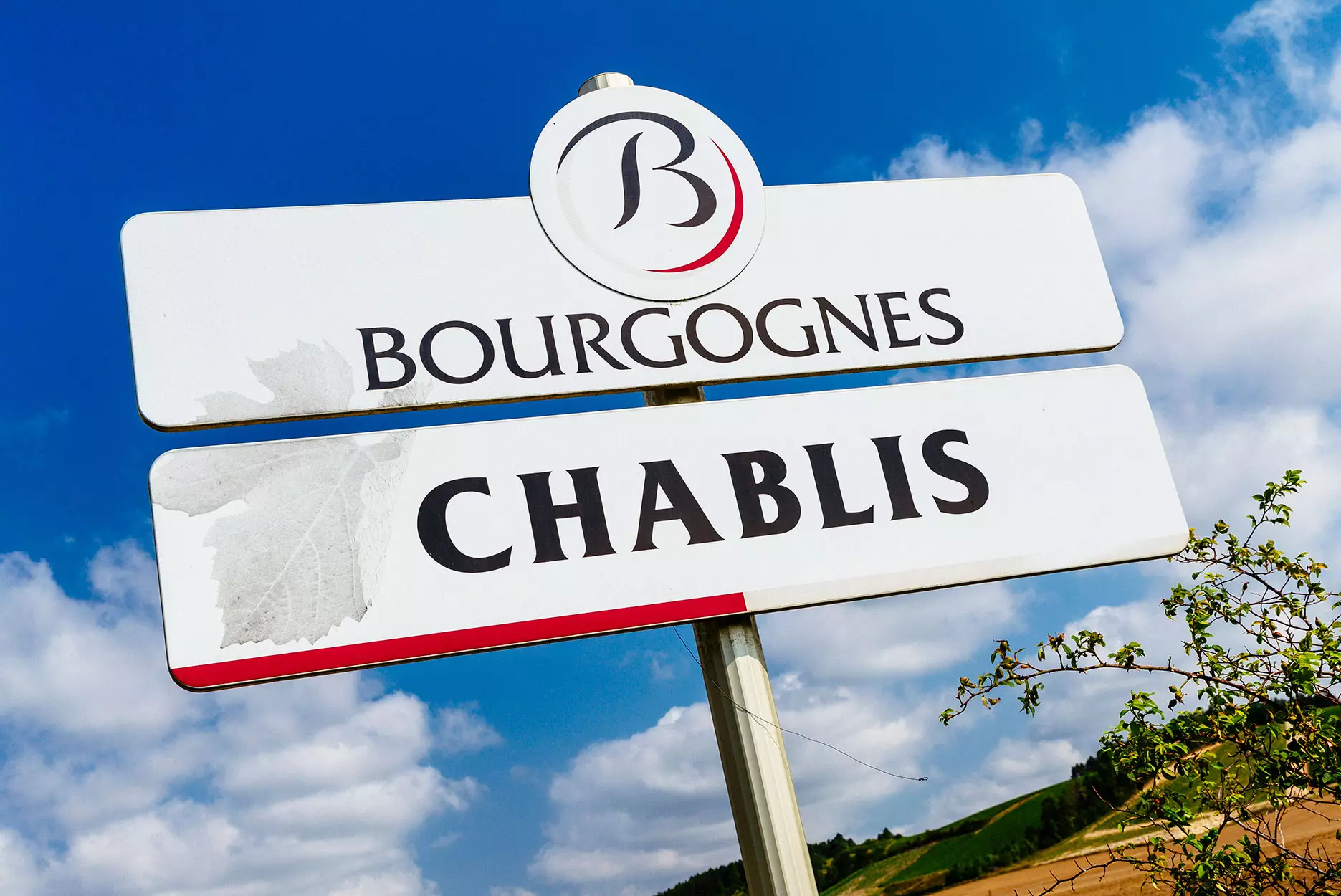 Panneau routier pour Chablis, France