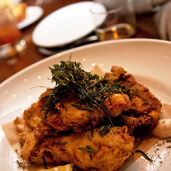 HD-201309-en-mest-eftersökta-rätter-wayfare-tavern-tyler-florence-fried-chicken.jpg