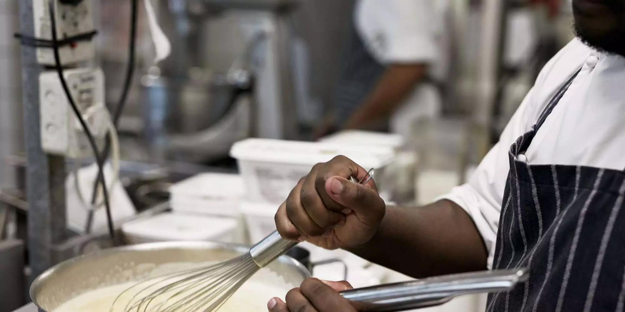 Kuidas Bideni hiljutine korraldus võib aidata restoranitöötajatel paremaid töökohti leida?