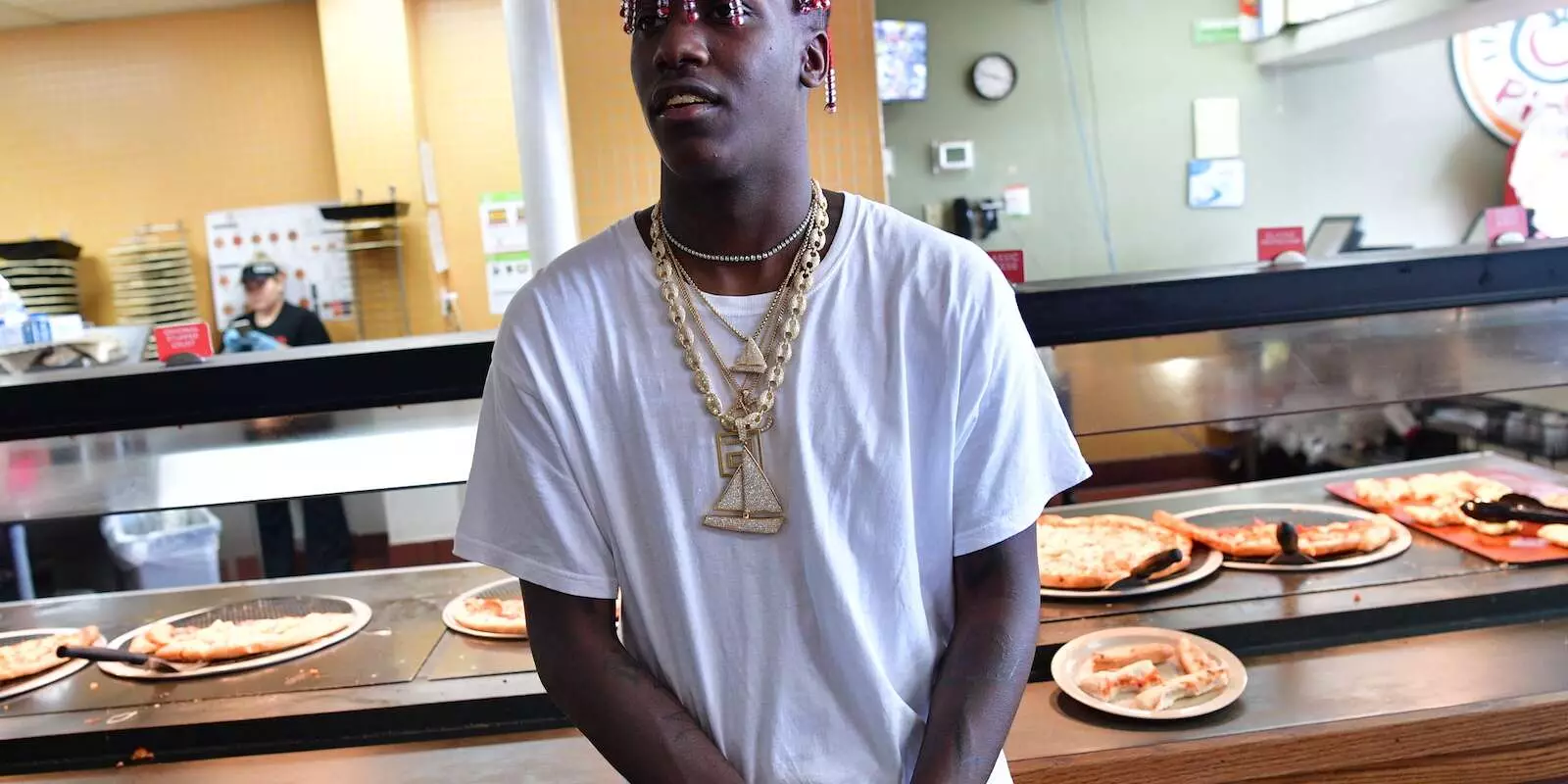 Lil' Yachty Alportas Sian Pican Pop-Up al Los-Anĝeleso