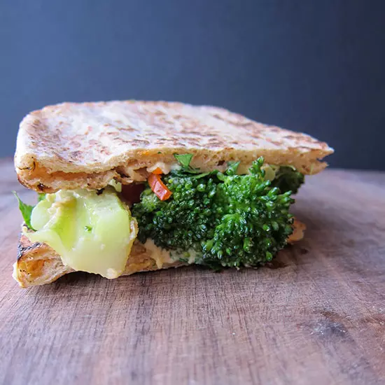 യഥാർത്ഥ-201401-HD-broccoli-sandwich.jpg