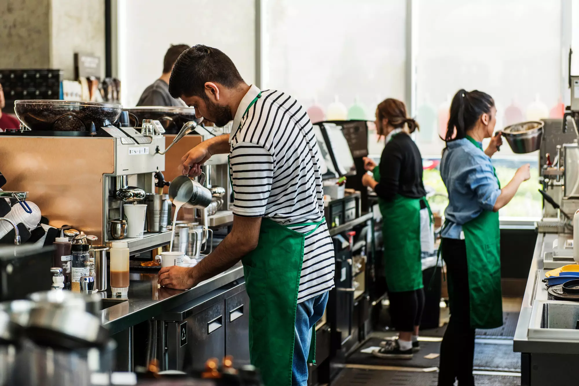 Starbucks kieltää Black Lives Matter -vaatteet ja asusteet