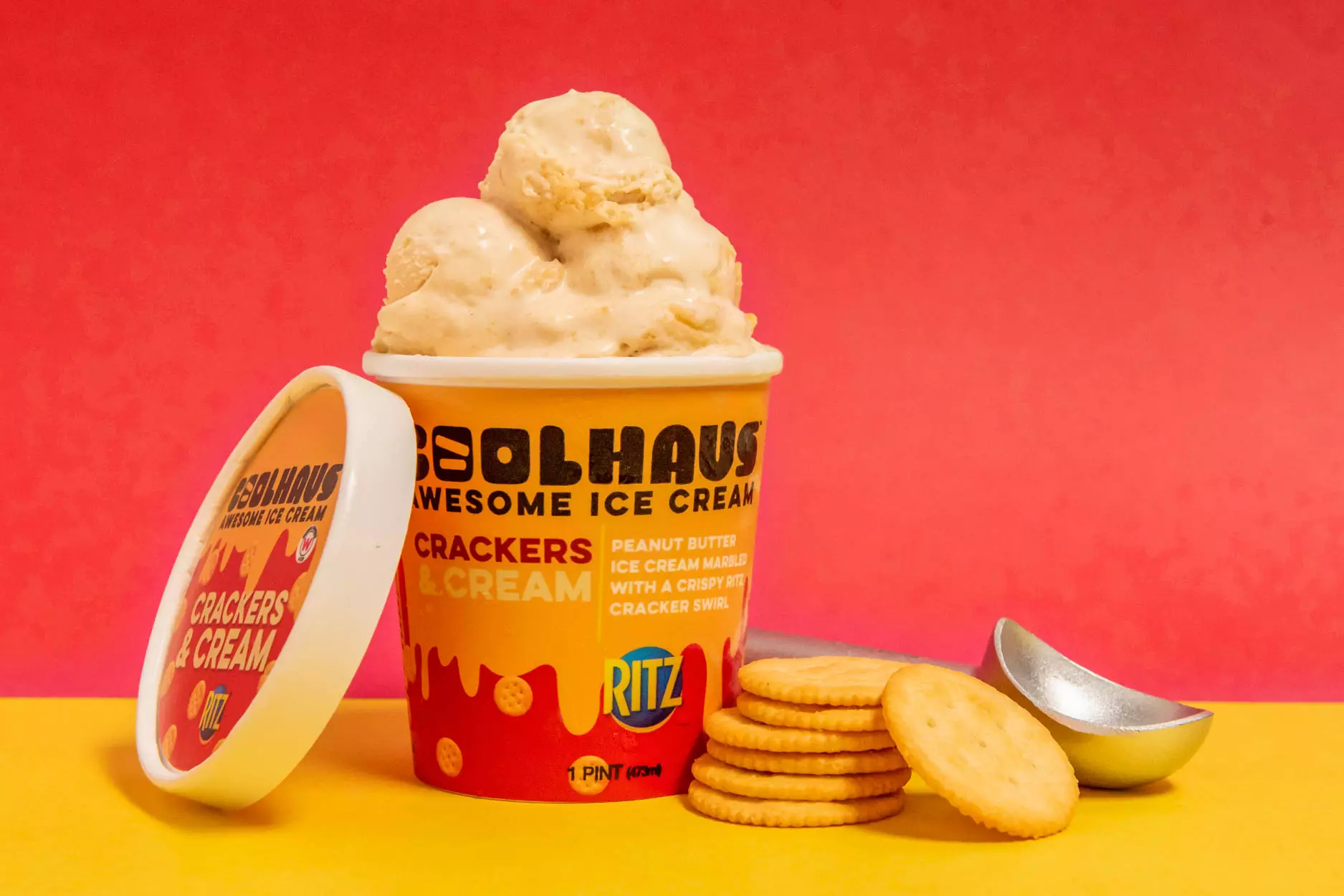 Crackers & Cream Flavored Coolhaus Ice Cream na may Ritz Crackers