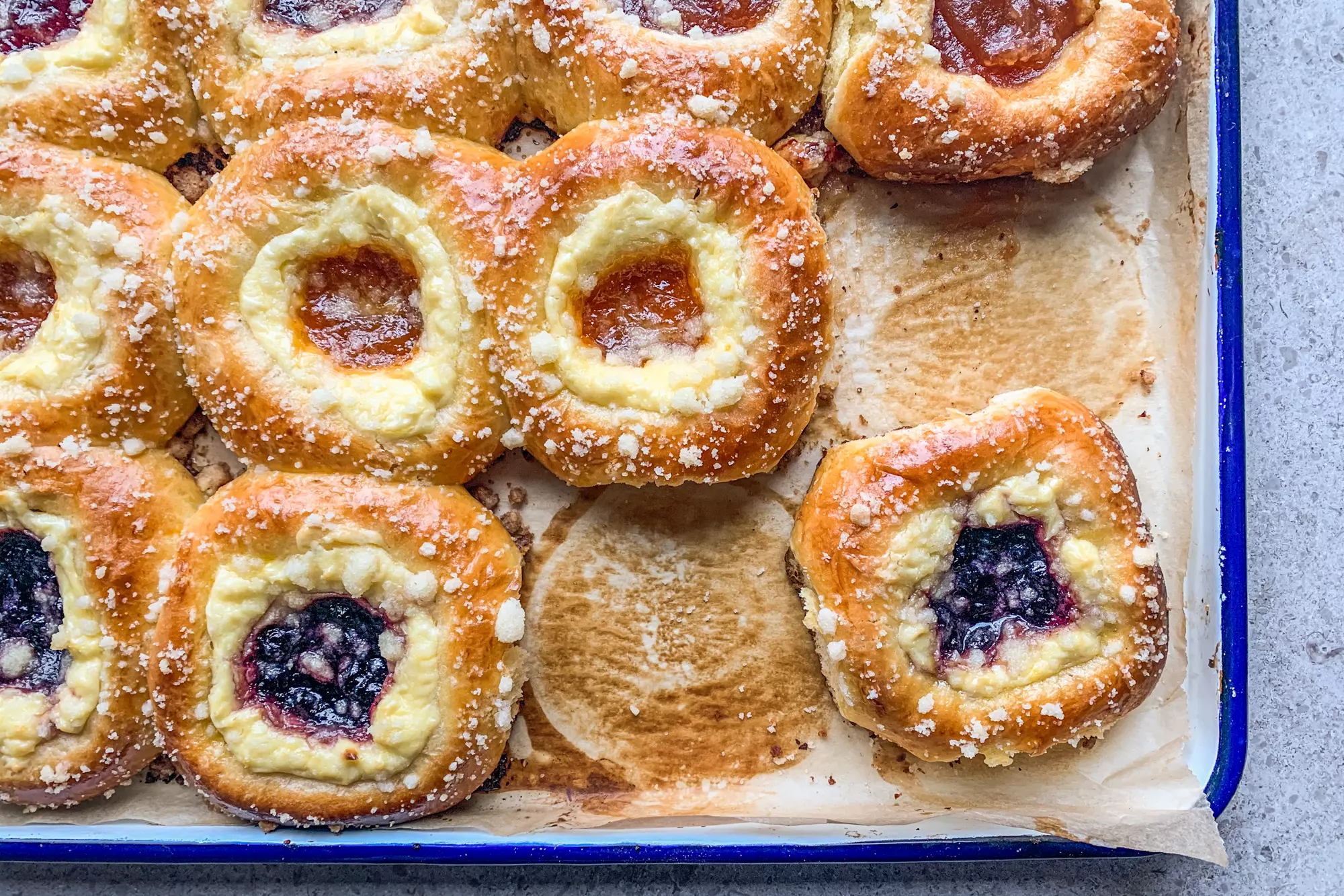 Qanday qilib jele va qaymoqli pishloqli kolaches retsepti