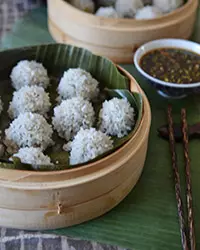 اصل-201403-r-perl-rice-balls-with-inger-sesam-saus.jpg