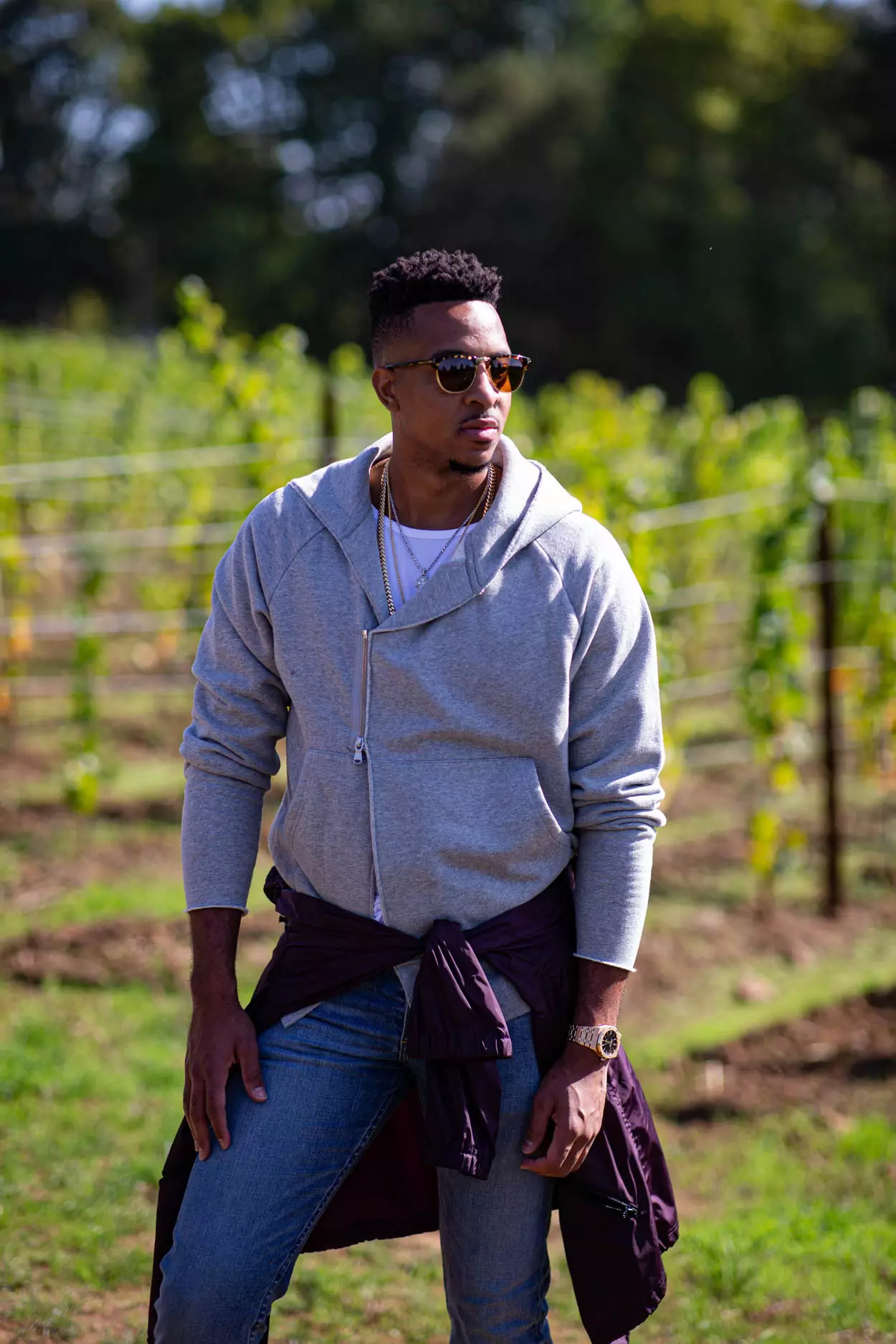 CJ McCollum besichtigt das Weingut Adelsheim