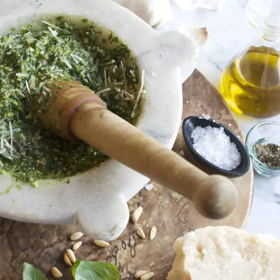 Pesto fet a mà