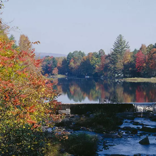 اصلي-201410-HD-fall-foliage-lake.jpg