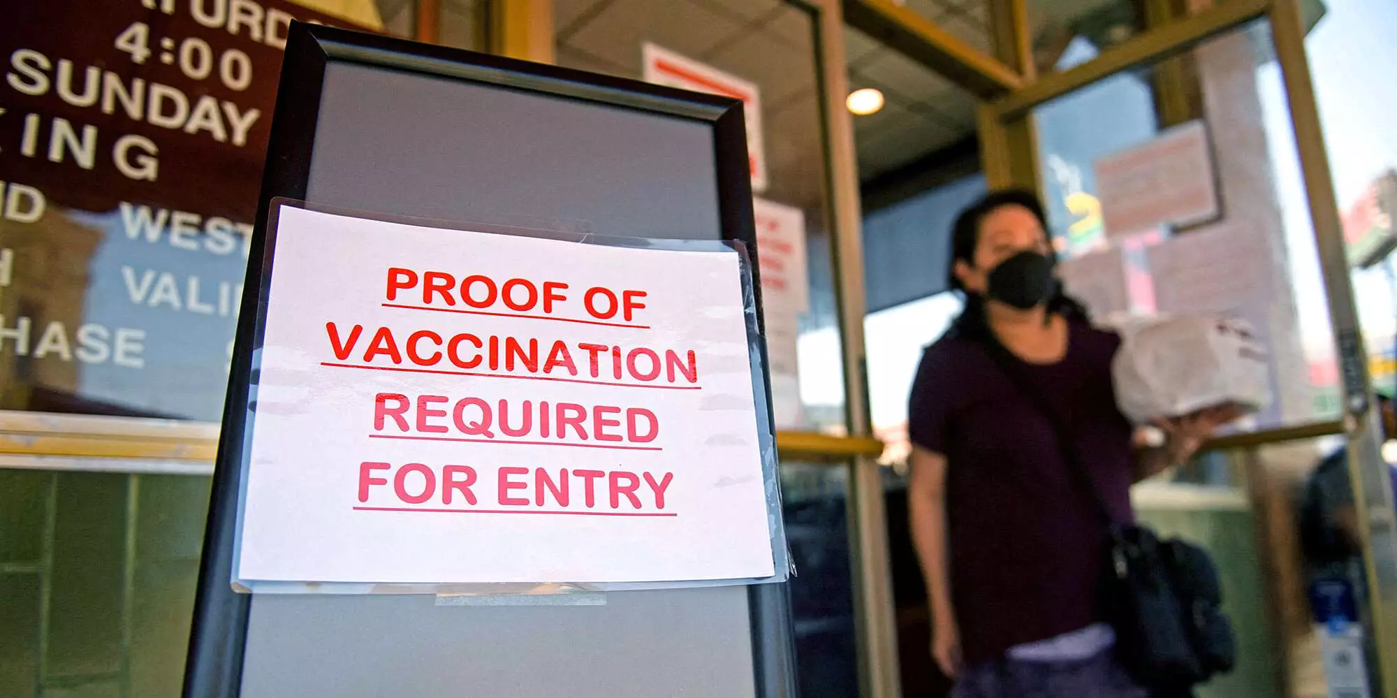 Το Λος Άντζελες προχωρά στις απαιτήσεις εμβολίων για φαγητό σε εσωτερικούς χώρους