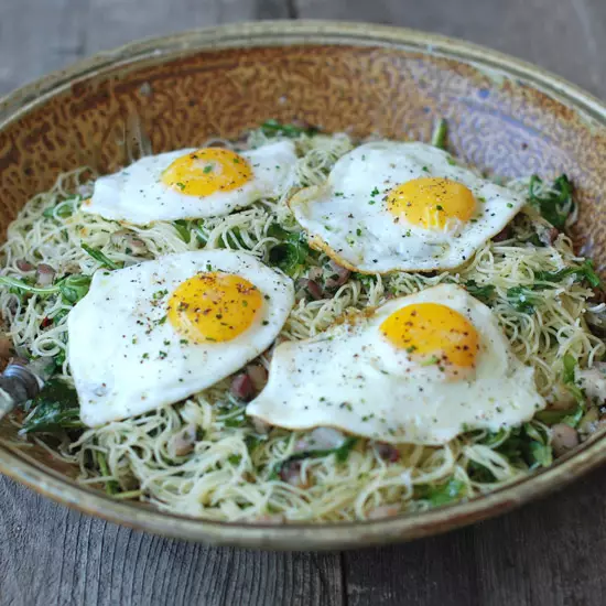 Spaghettini ndi Arugula, Pancetta, Zitsamba ndi Mazira