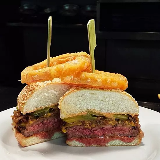 Festivali i verës dhe ushqimit në qytetin e Nju Jorkut: Burger i Josh Capon