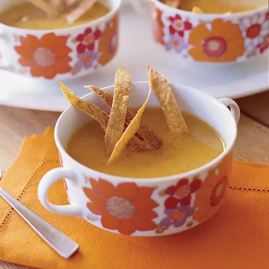 Sweet potato, chipotle, uye apple soup