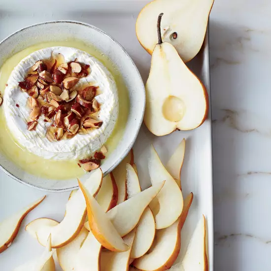 Camembert pijyayî bi Pears