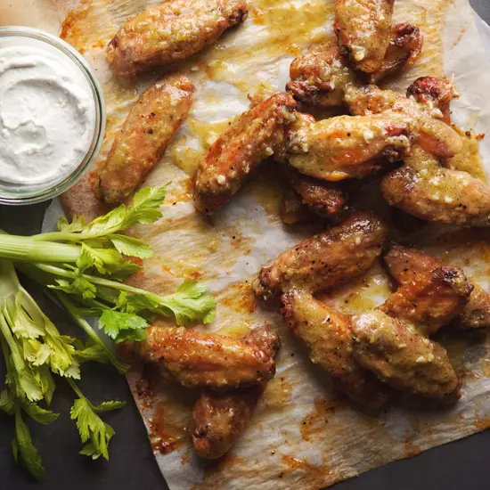 მწვანე Jalapeño Hot Wings