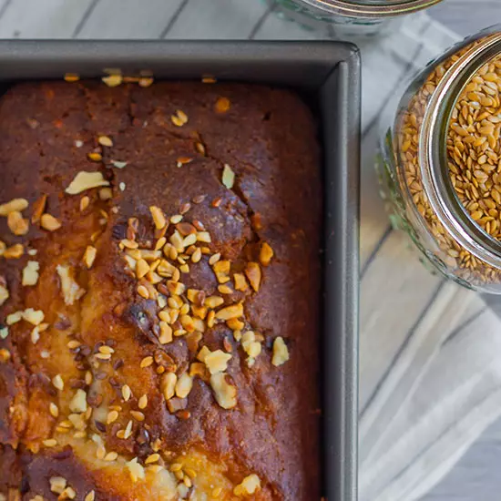 Bananen-Walnuss-Brot mit Flachs