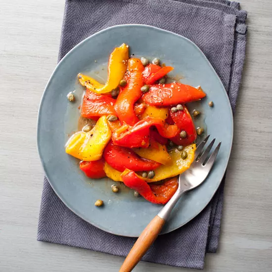 Pimentos assados com molho de alcaparras