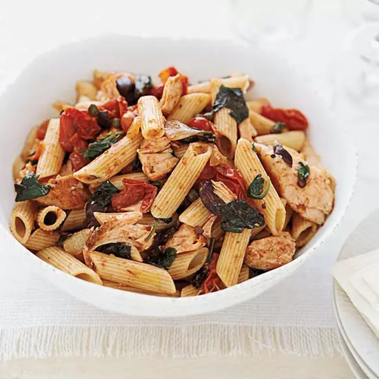 asali-201109-rc-r-penne-salmon-puttanesca.jpg