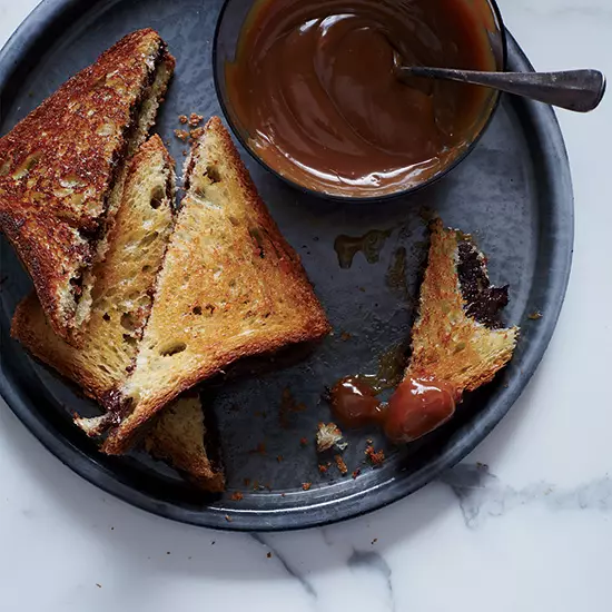 Sandwiches Coklat grilled kalawan saos Caramel