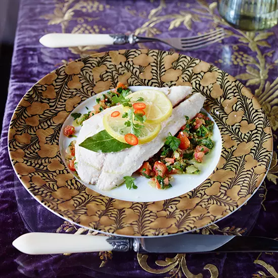 Bar Rayé en Papillote avec Salade Libanaise