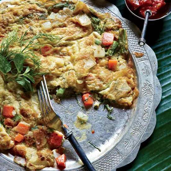 Lao Omelet met Dille, Scallion en Thai Chili
