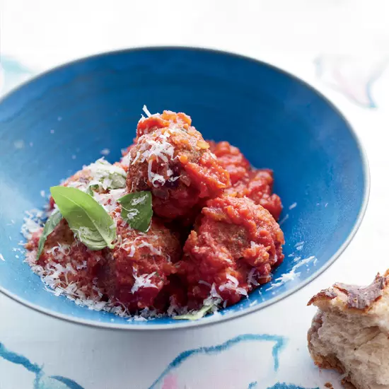 “Almôndegas” de berinjela e porcini em molho de tomate