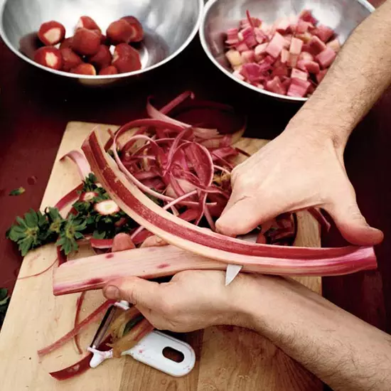 Croccante alla fragola e rabarbaro vecchio stile