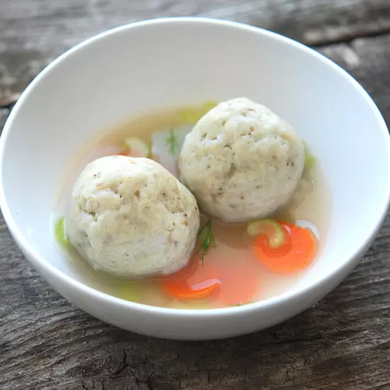 Paseka ea Matzoh-Ball Soup