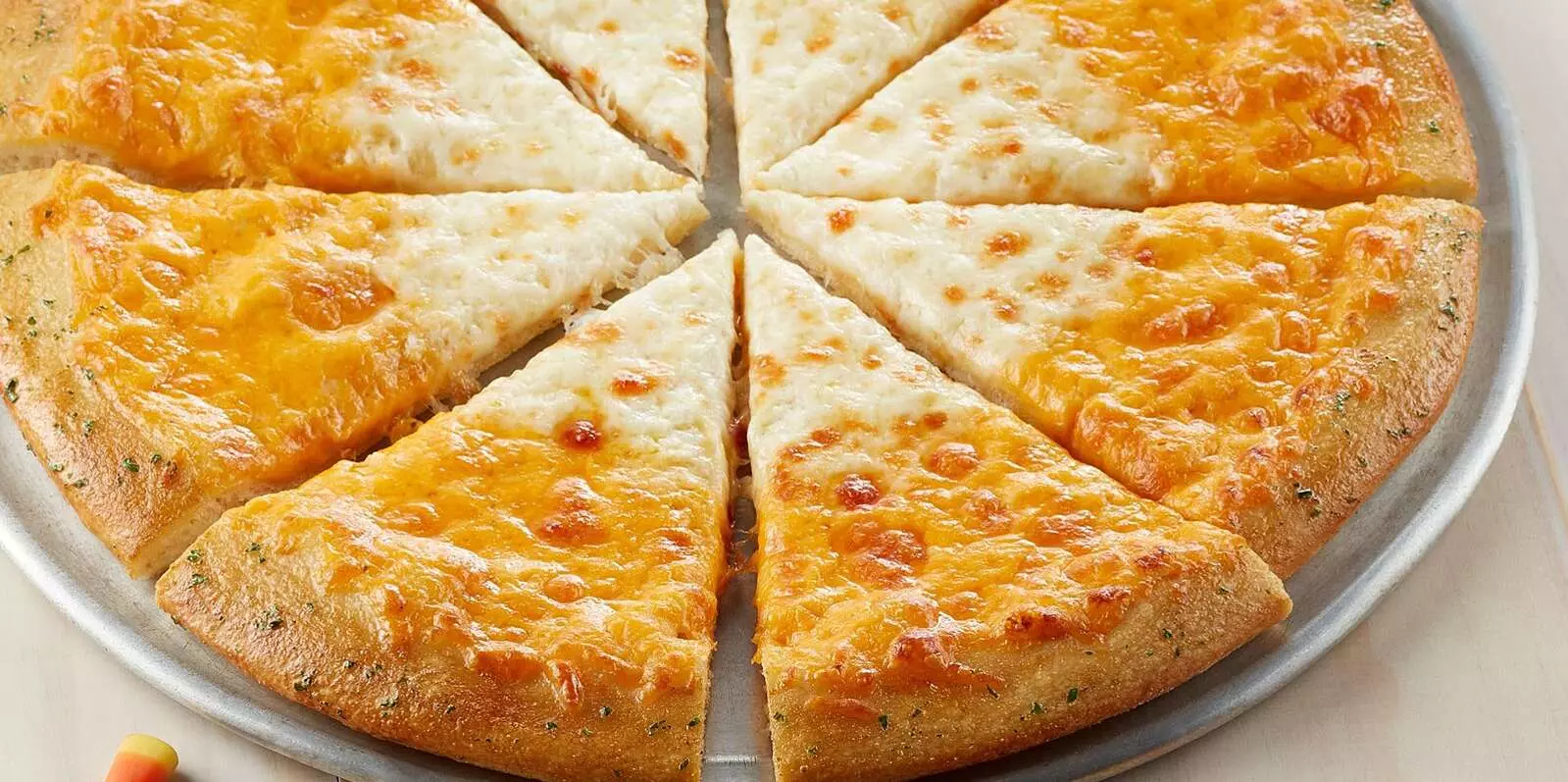 Chuck E. Cheese's ima Candy Corn Pizzu i možete je dobiti besplatno