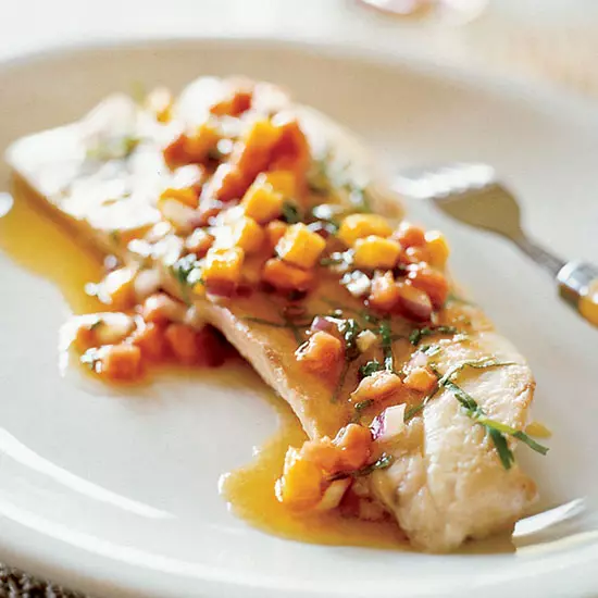 Ποσέ Red Snapper με παπάγια και Mango Sauce Vierge