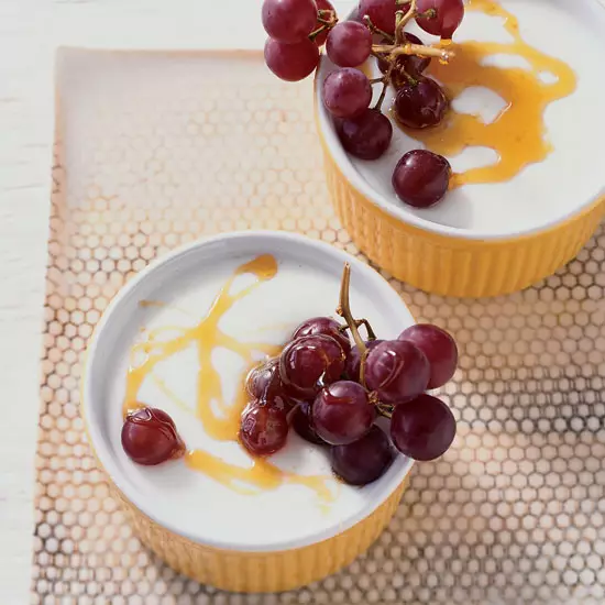 Yogurt panna cotas