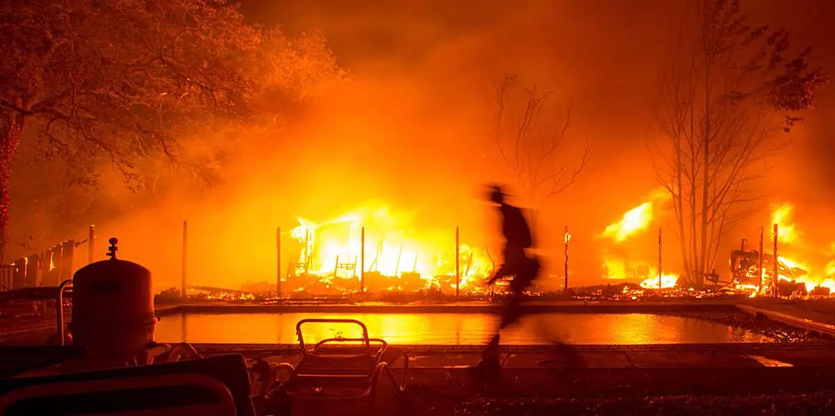 Napa og Sonoma County brænder stadig i huse og vingårde