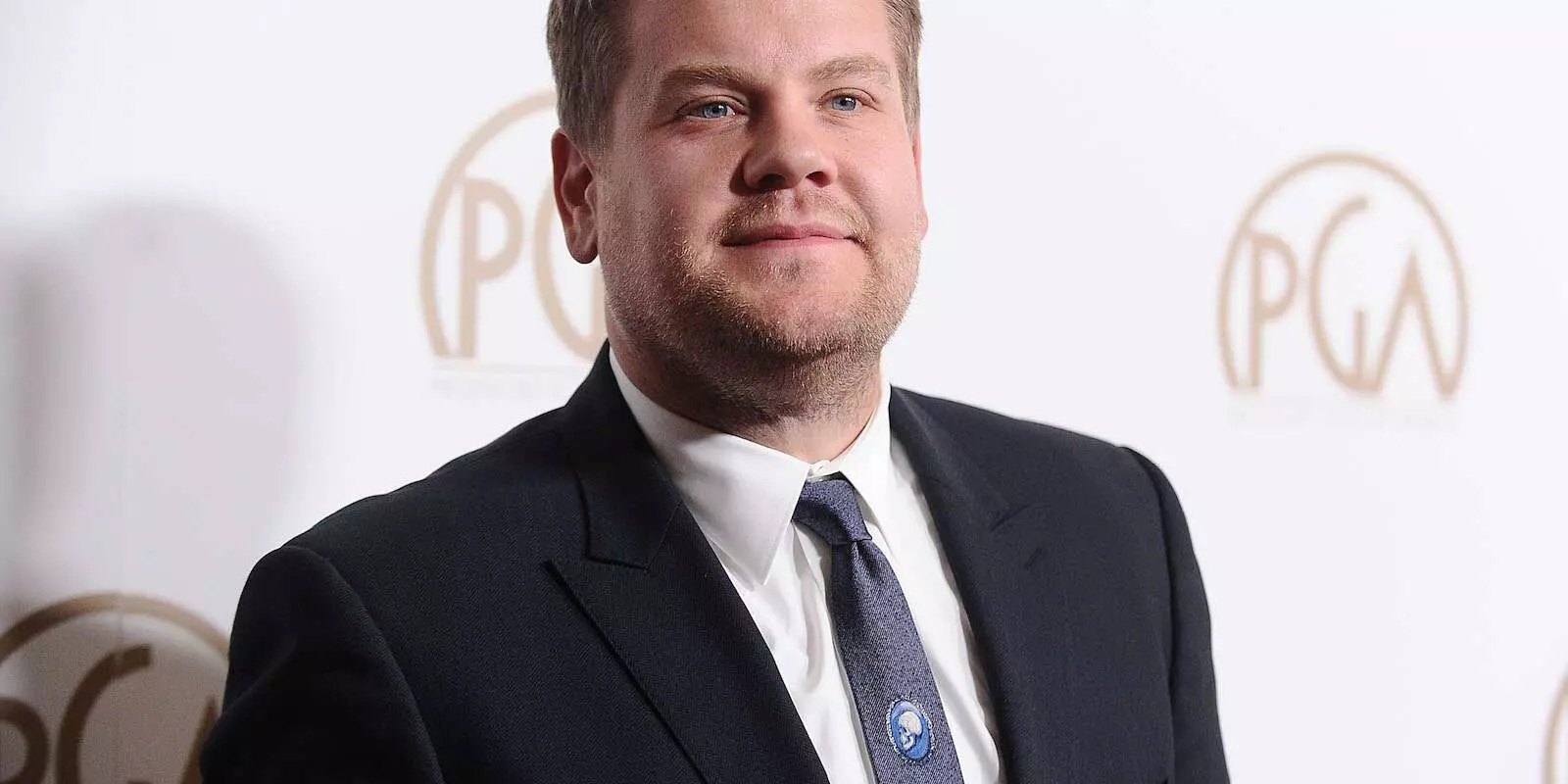 James Corden er 'nøgen fra taljen og ned' i denne Keurig-video