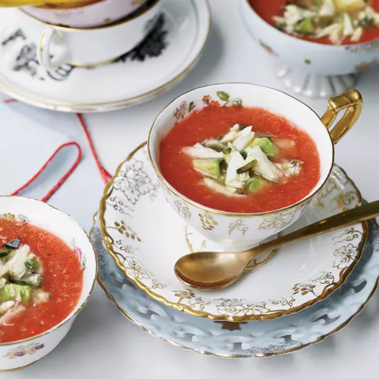 Gaspacho picante de tomate e melancia com caranguejo