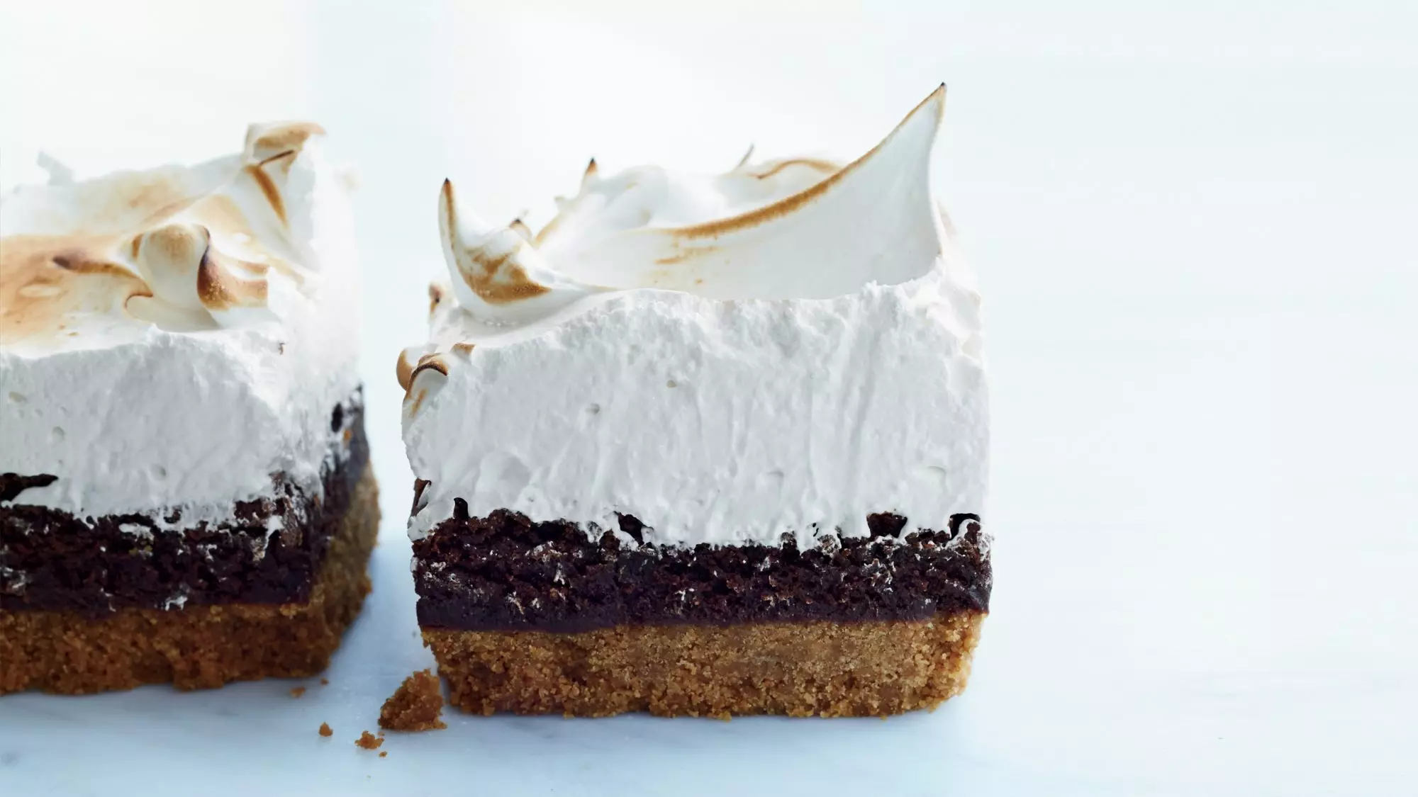 Barras S'mores con merengue de malvavisco