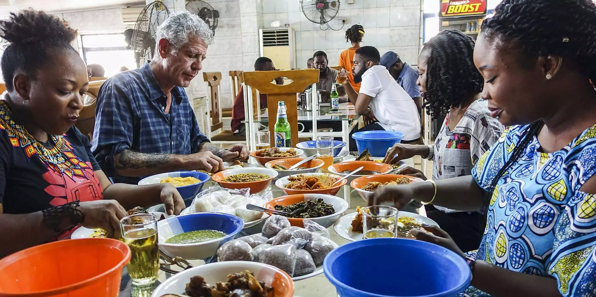 Anthony Bourdain Deleng Akeh Sisi Lagos ing Pratinjau 'Parts Unknown' Paling Anyar