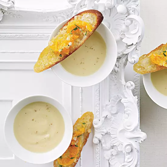 Selleri rodsuppe med clementin-relish toasts