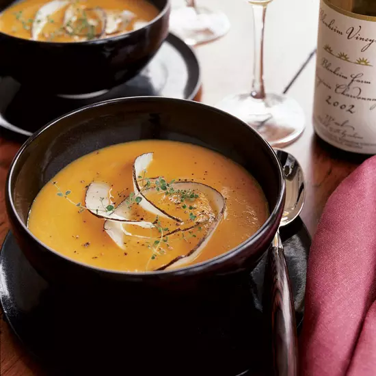 Butternut Squash Suppe mat Kokosnoss an Ingwer