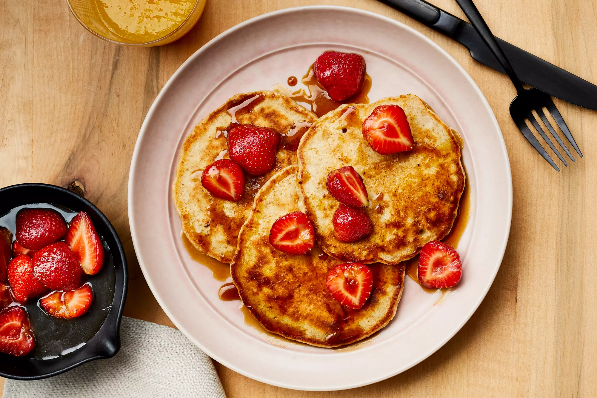 Sourdough Pancakes ជាមួយ Maple Molasses Syrup