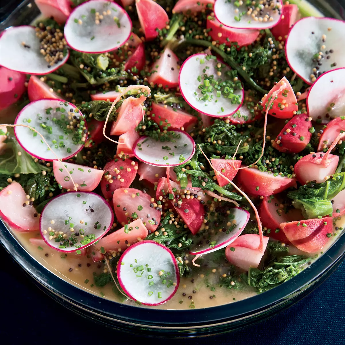 I-Honey-Mustard-Braised Radishes kunye ne-Mustard Greens