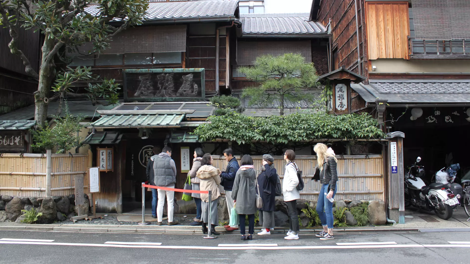 honke-owariya-exterior-FT-BLOG0217.jpg