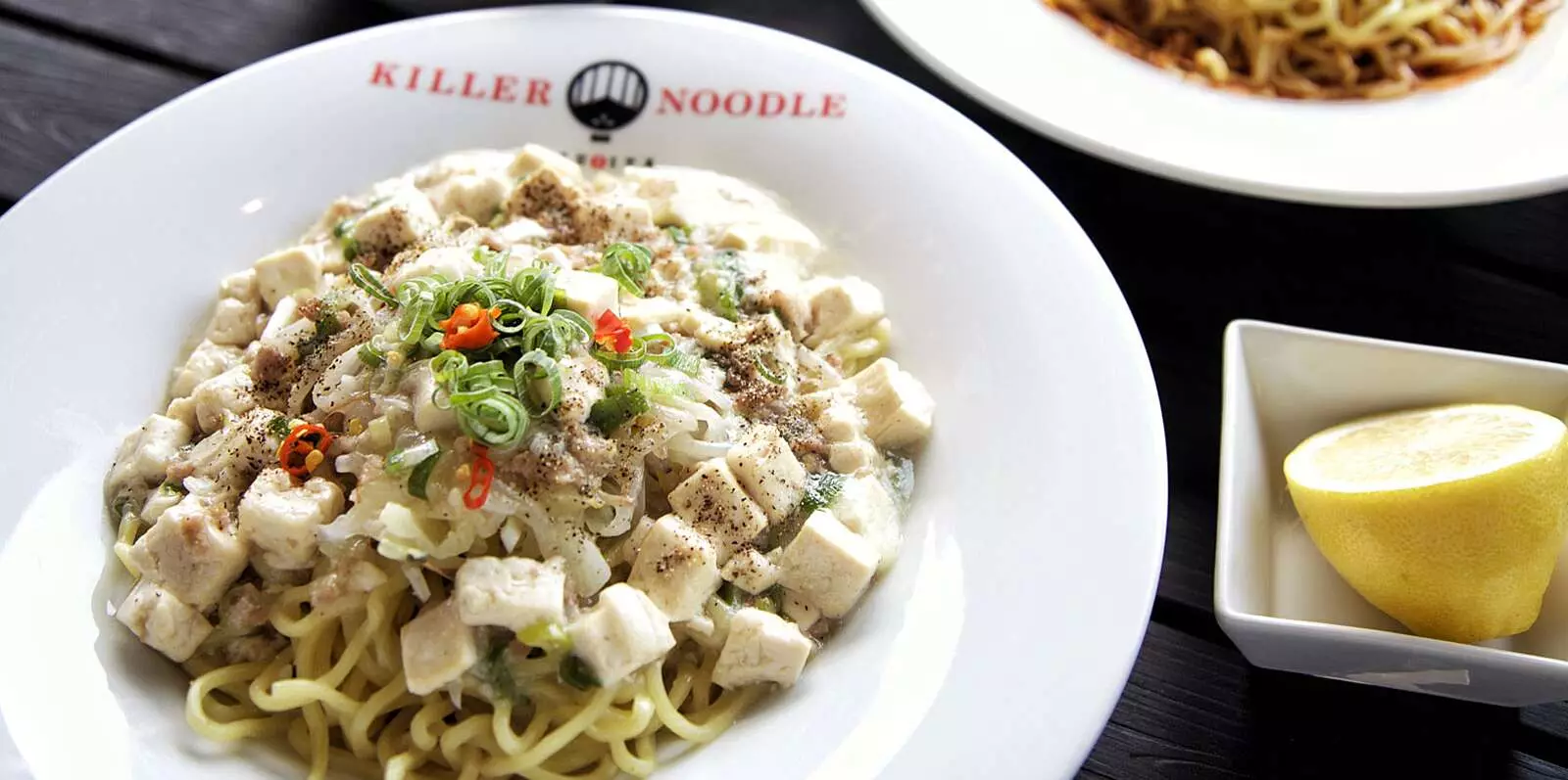 សូមកុំធ្វើបាបខ្លួនឯងនៅ Killer Noodle របស់ Tsujita