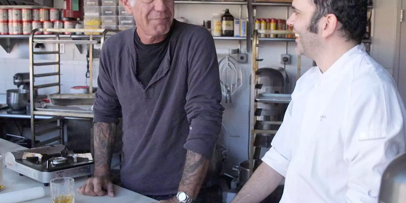 Nanị: Lelee Anthony Bourdain Mụta Ka esi esi na Dominique Ansel mee achịcha achịcha