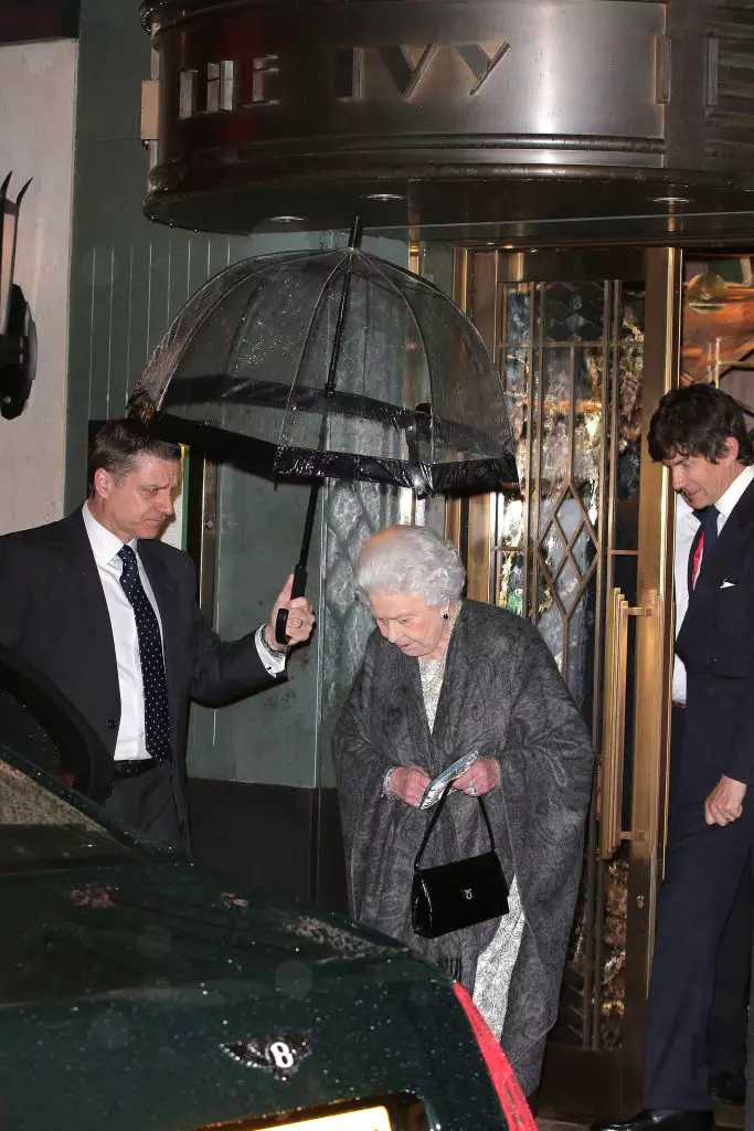 queen-elizabeth-ivy-london-restaurant-2-blog0517.jpg