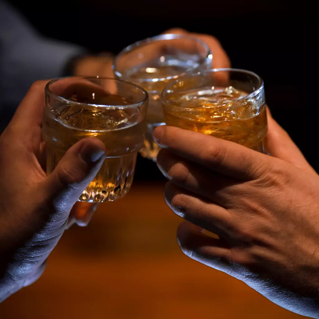 FWX INDIA E NOA WHISKY E MONATE